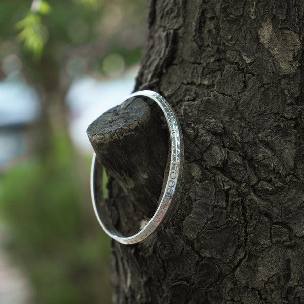 Engraved Silver Kada with Small Round Detailing – Khushbu Jewellers